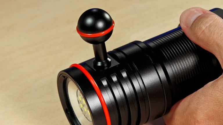 Tauchlampen Test der günstigen Unterwasser Videoleuchte TrustFire DF50 ...